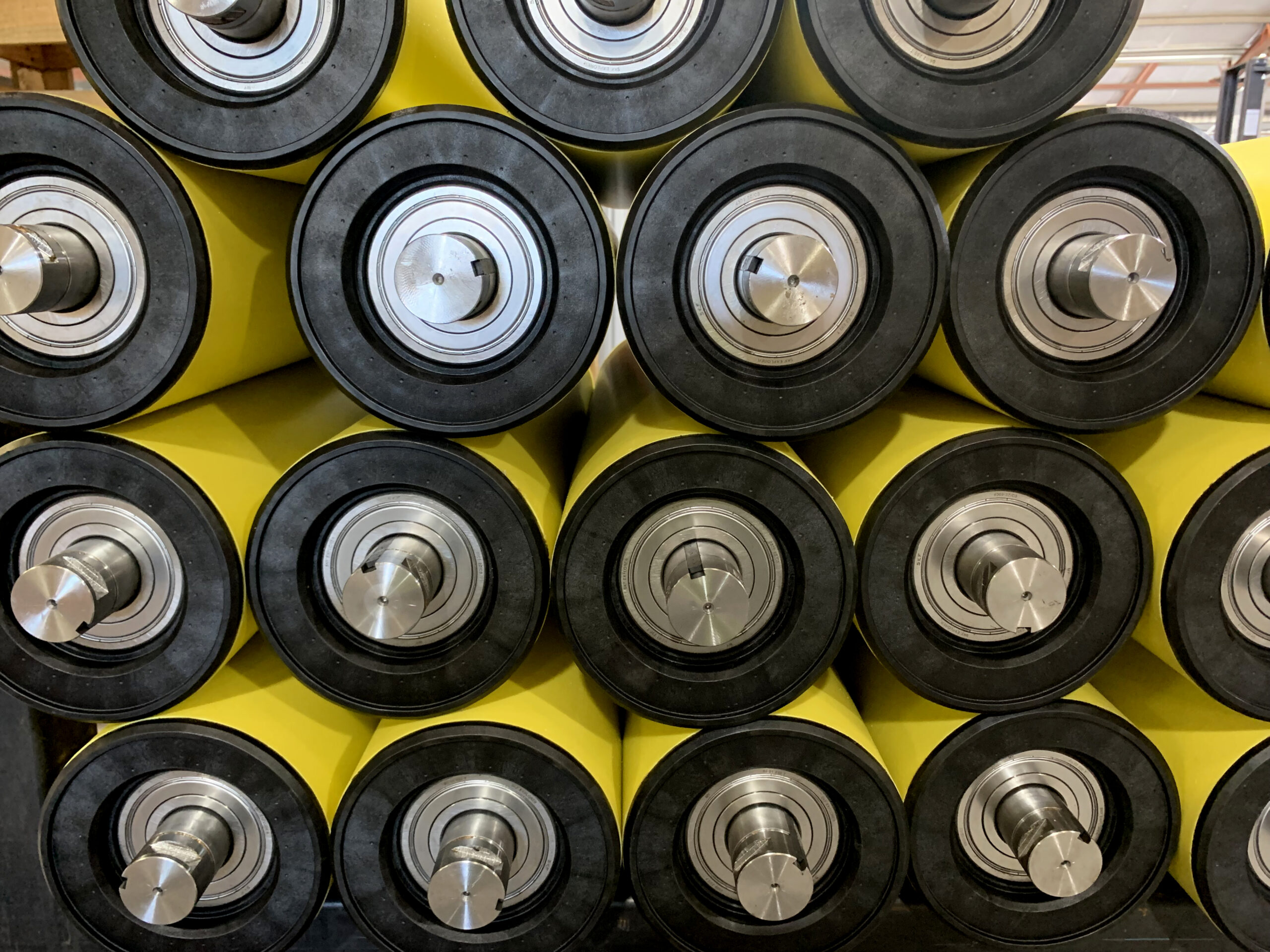 Steel vs Composite Conveyor Rollers: Comparison Guide